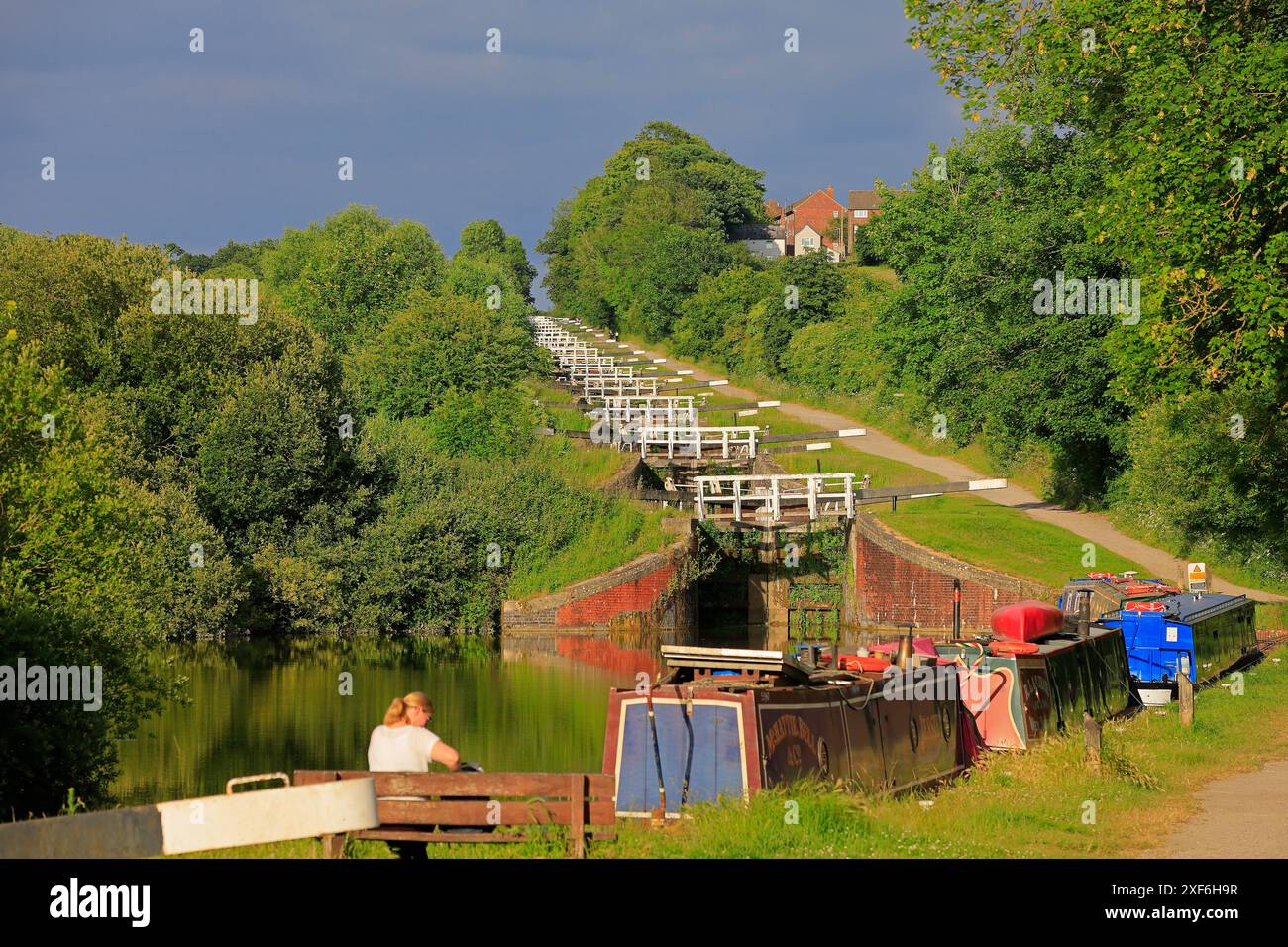 Caen Hill famous flight of 16 locks on the Kennet and Avon canal ...