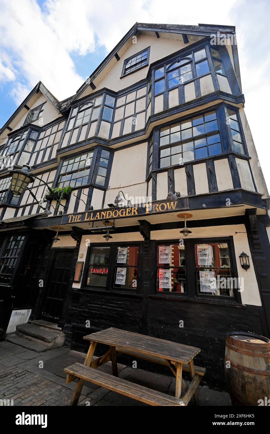 The Llandoger Trow famous public house, King Street, near Welsh Back ...