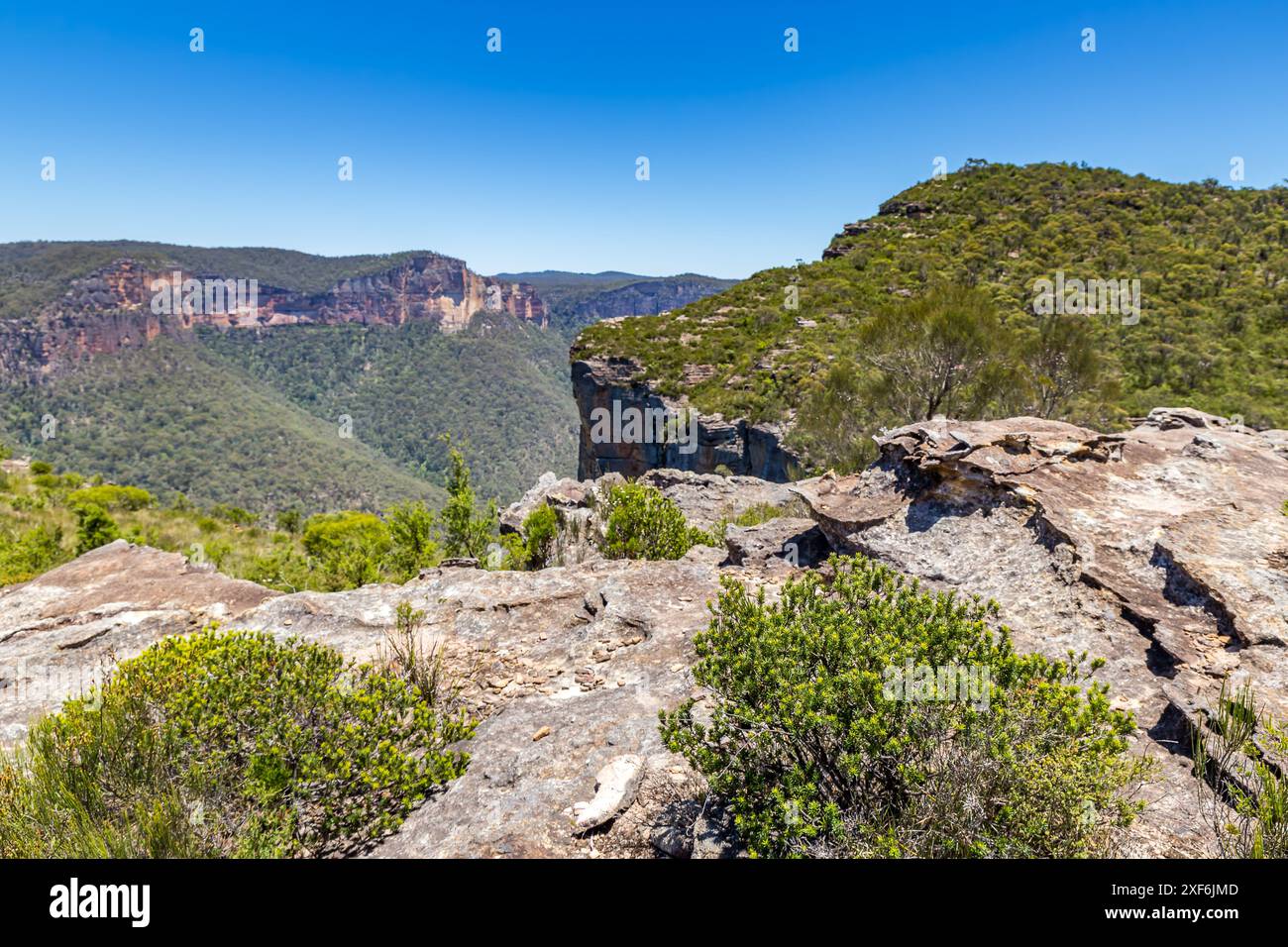 Walls Lookout, a panoramic view of the Blue Mountains National Park in ...
