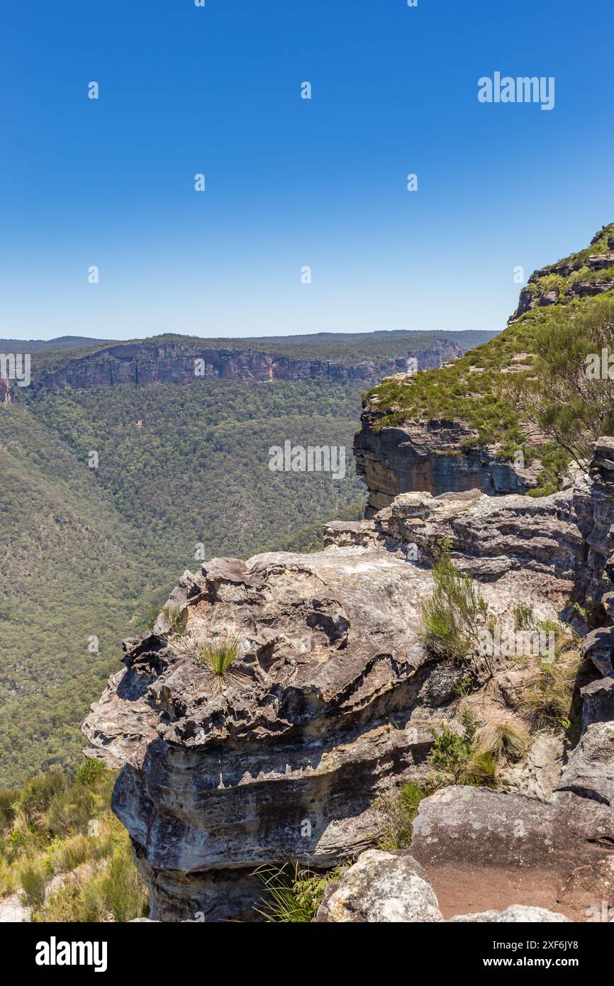 Walls Lookout, a panoramic view of the Blue Mountains National Park in ...