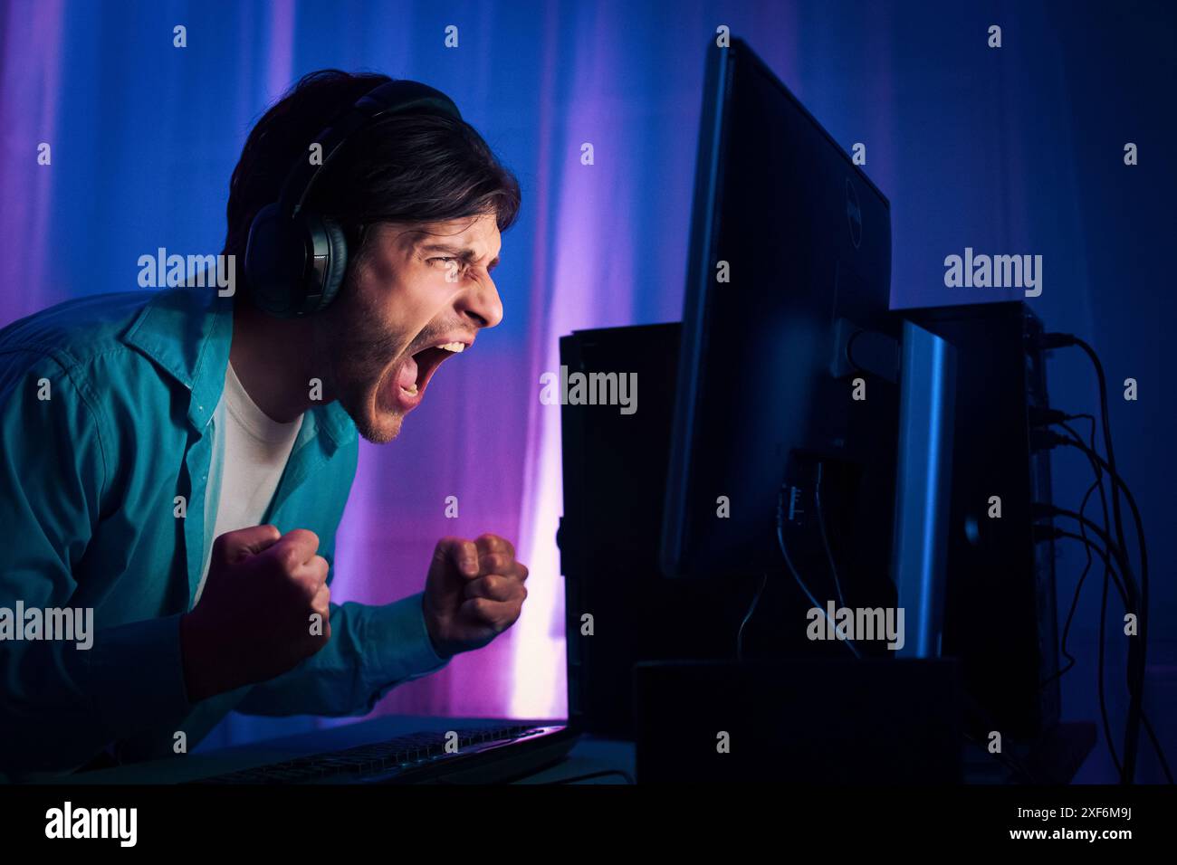 Professional video gamer winning hi-res stock photography and images ...