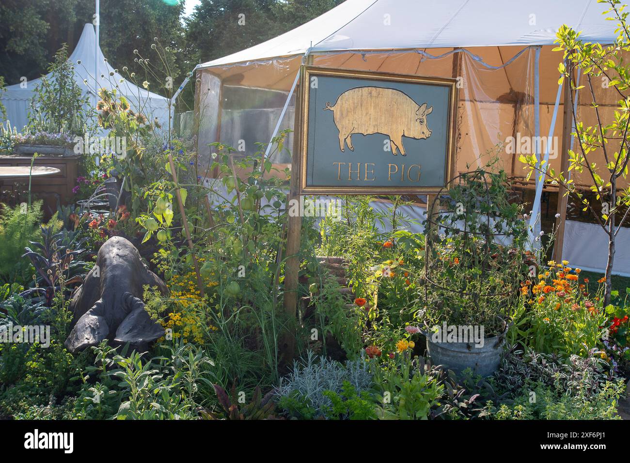 East Molesey, UK. 1st July, 2024. The Pig Hotel garden at the RHS ...