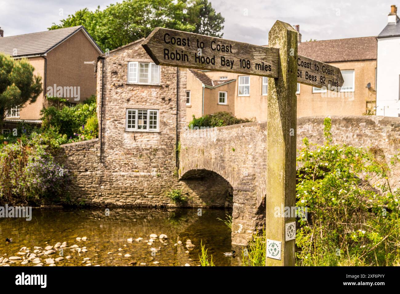 Coast to Coast walk sign on the River Eden bridge, Kirkby Stephen ...