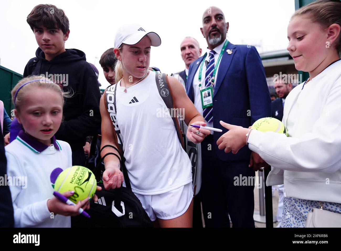 Sonay Kartal signs autographs for fans following her victory against ...