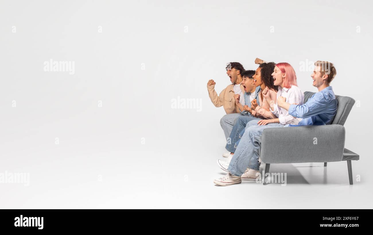 Gen z group watching tv hi-res stock photography and images - Alamy