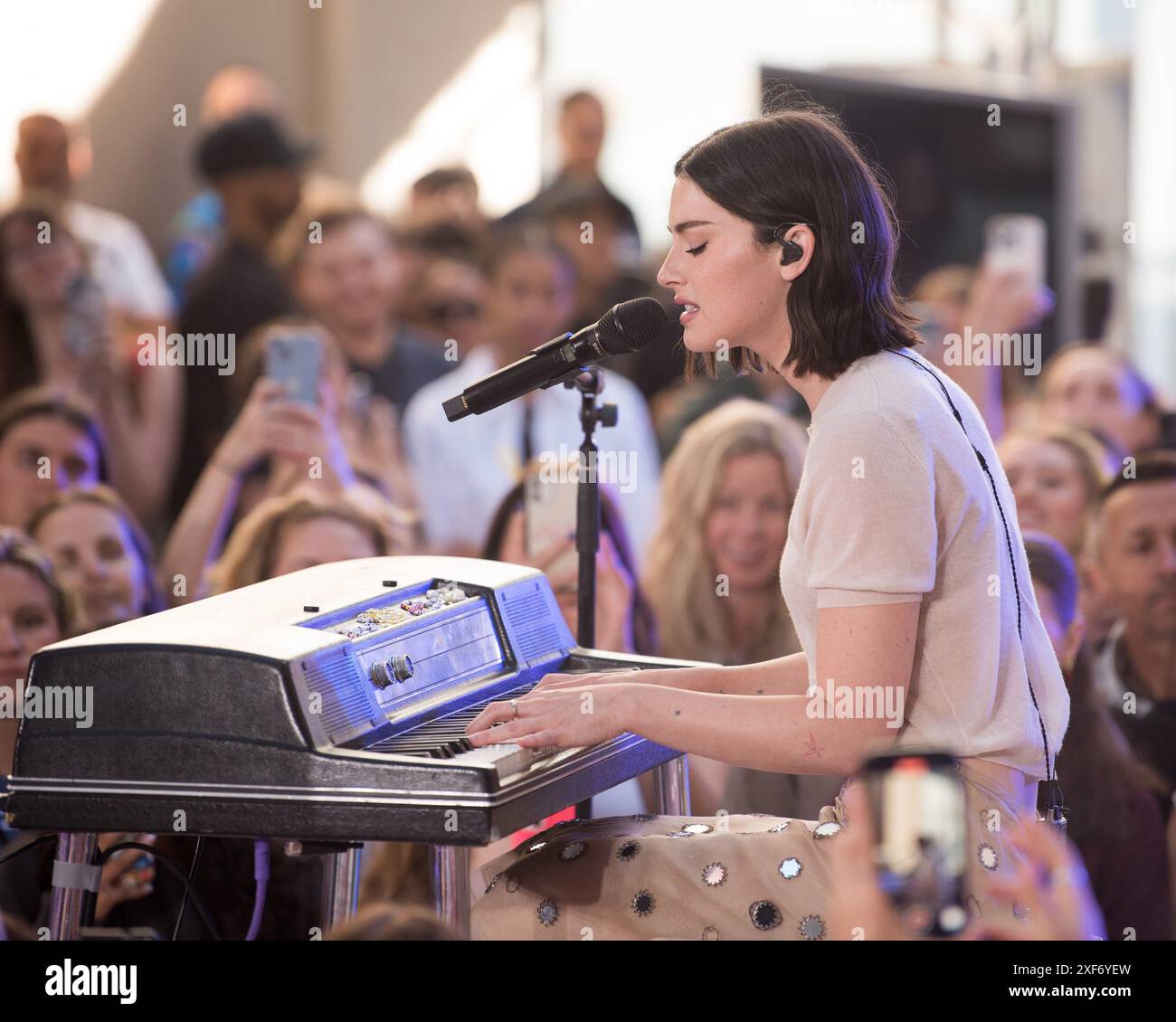 Gracie abrams red carpet hi-res stock photography and images - Alamy