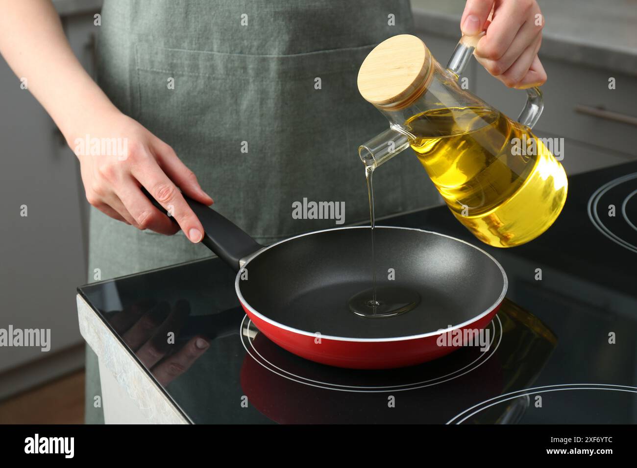 Woman pouring vegetable oil hi-res stock photography and images - Alamy