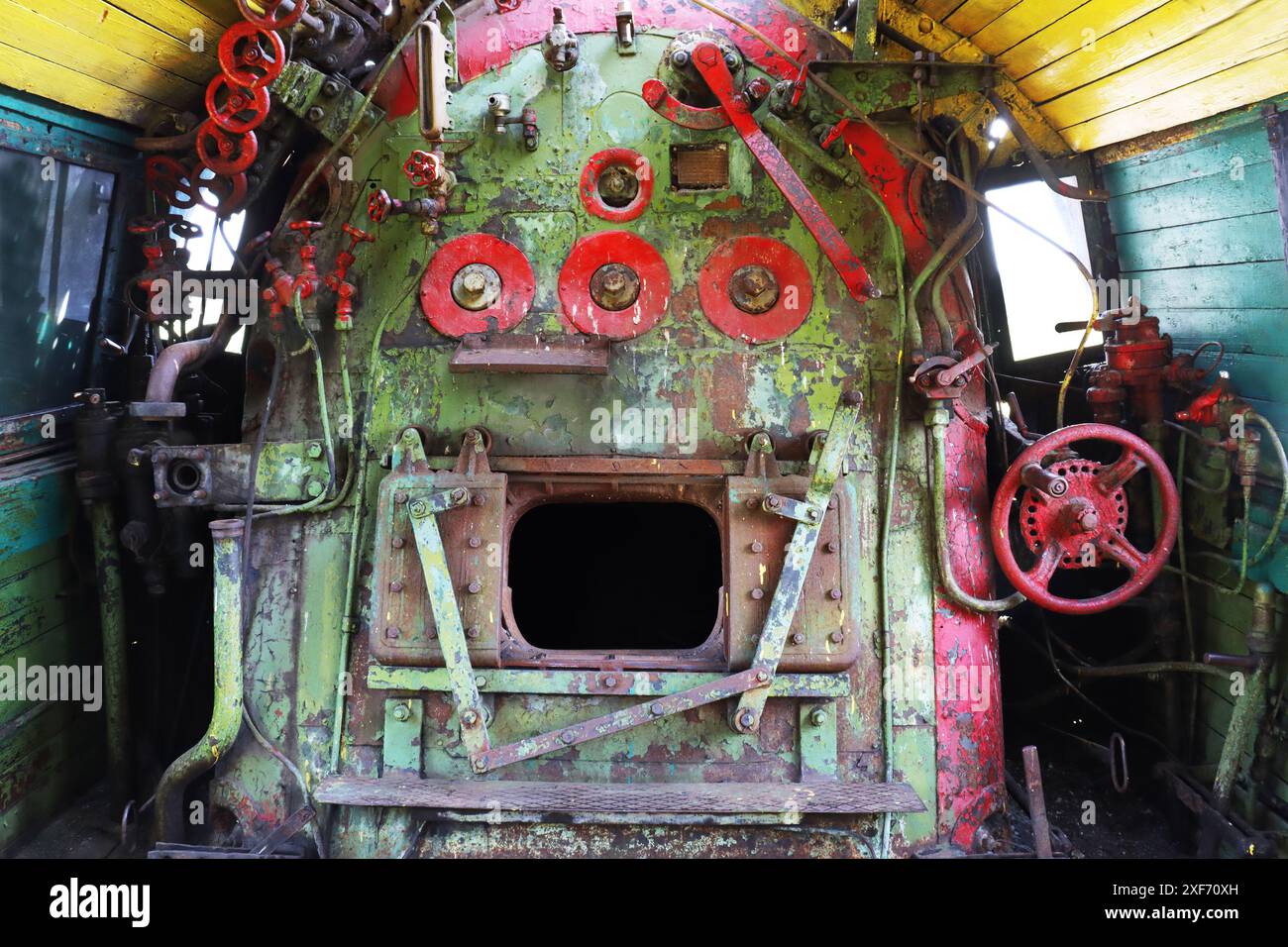 Inside steam locomotive cabin hi-res stock photography and images - Alamy