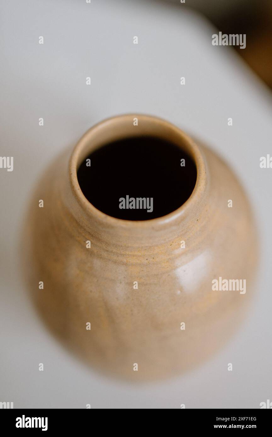 Vertical closeup shot vase hi-res stock photography and images - Alamy