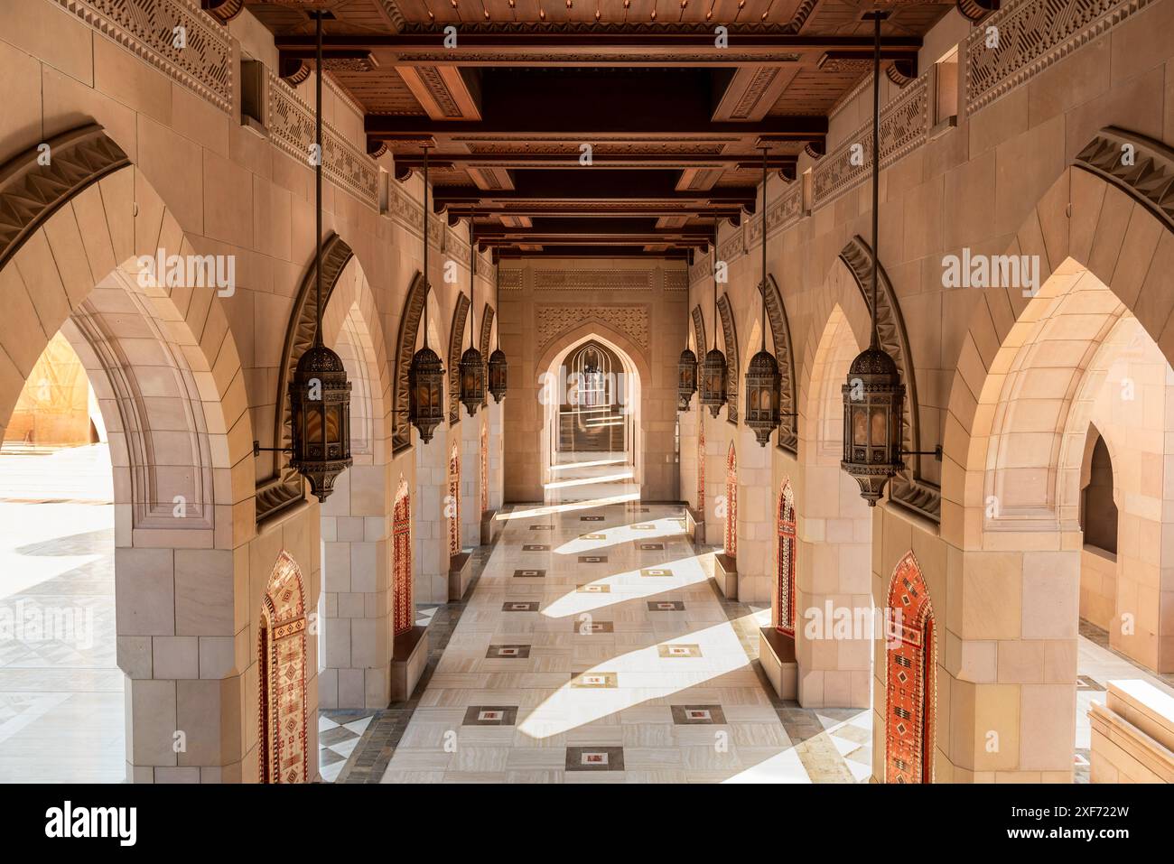 Arched passageway at the Sultan Qaboos Grand Mosque. Islamic ...