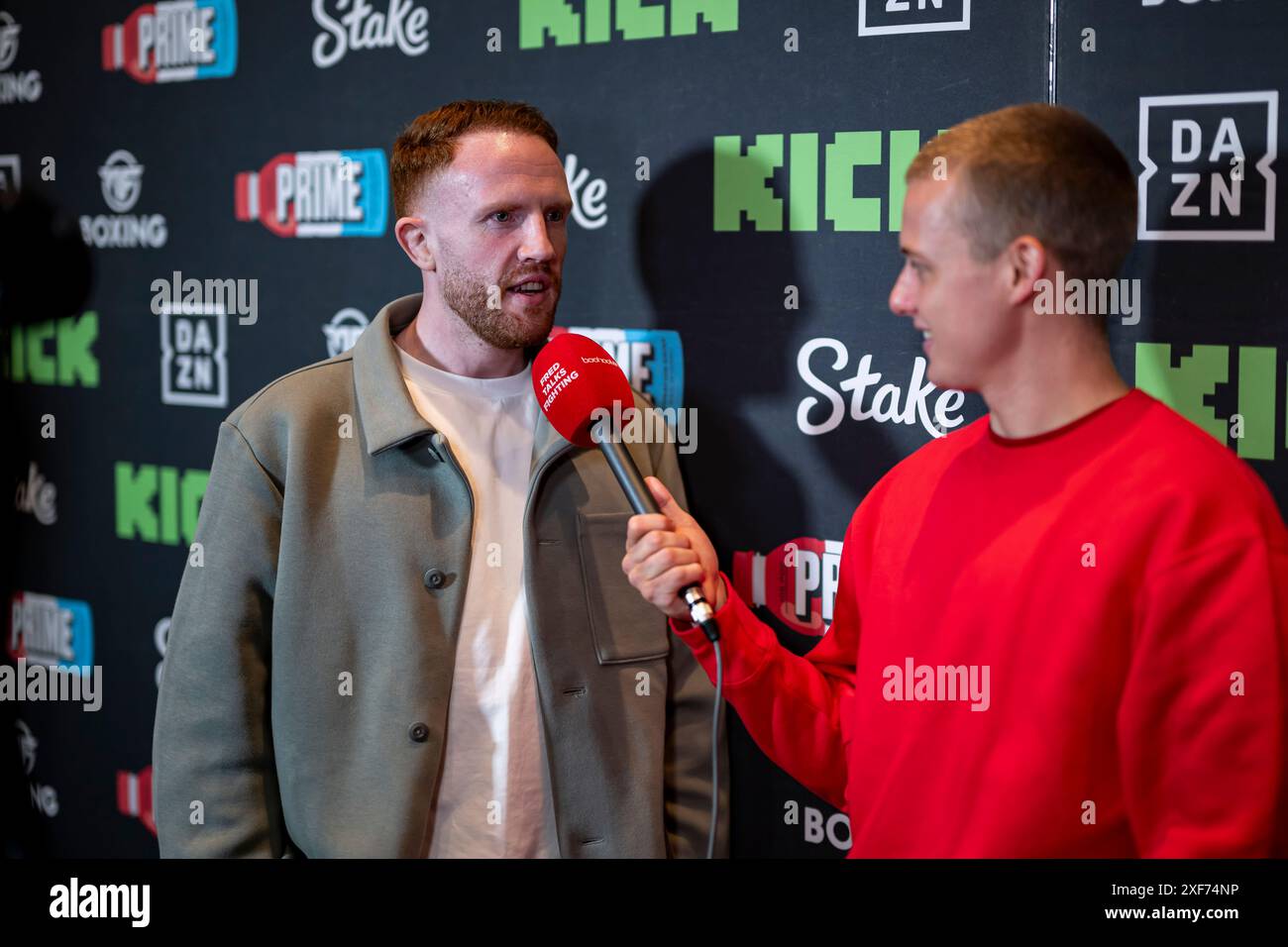 LONDON, UNITED KINGDOM. 01 Jul, 2024. Dave Fogarty (left) gives ...