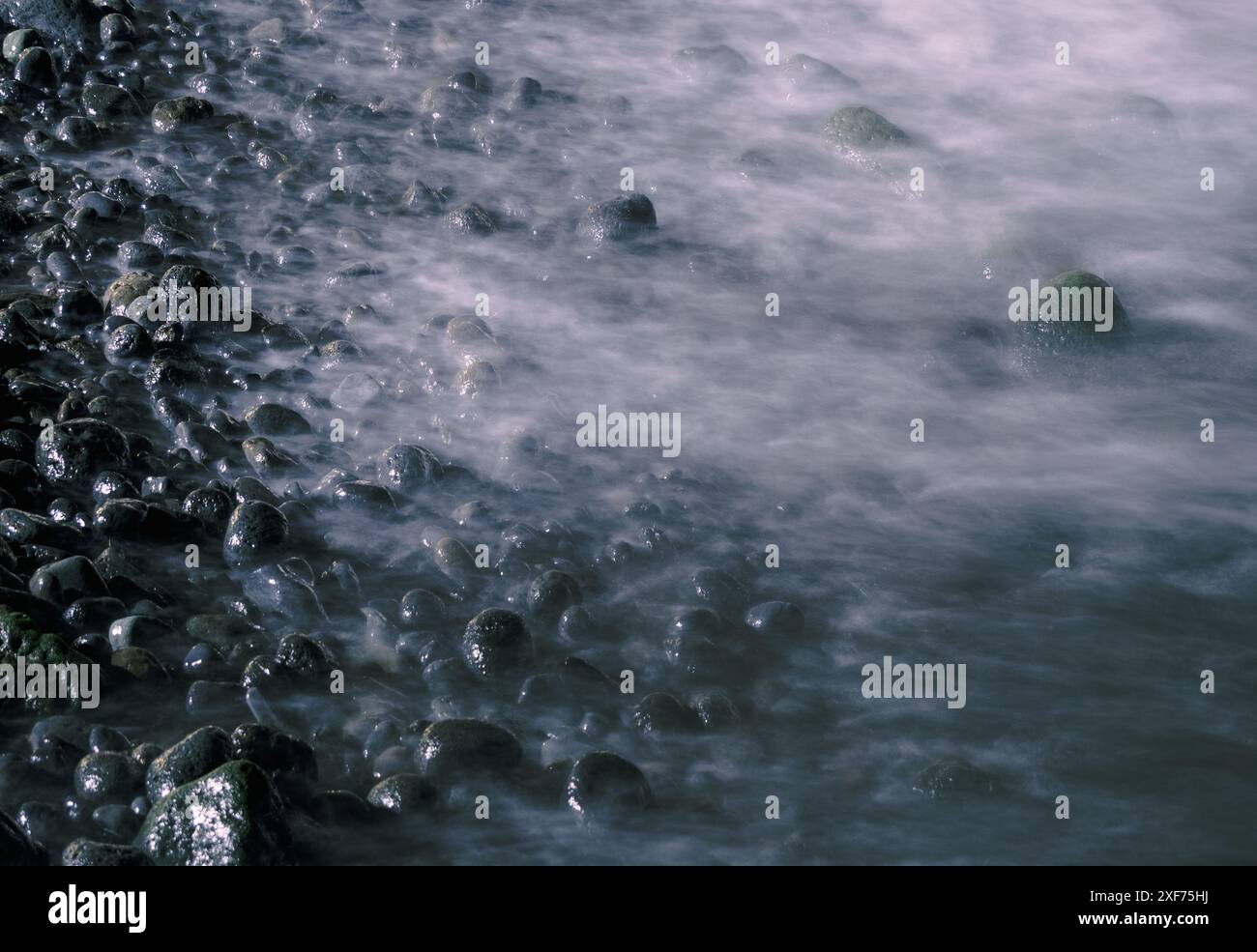 Ocean sea coast rocky waves crashing hi-res stock photography and ...