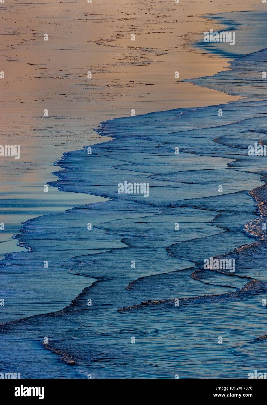 Wave patterns on Benson Beach at Cape Disappointment State Park ...