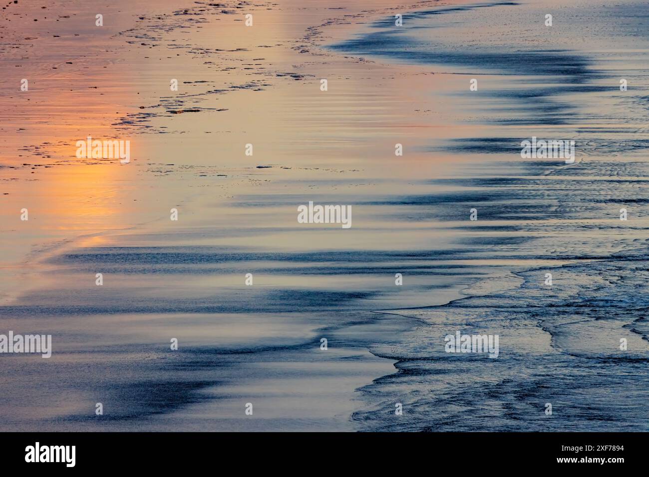 Wave patterns on Benson Beach at Cape Disappointment State Park ...