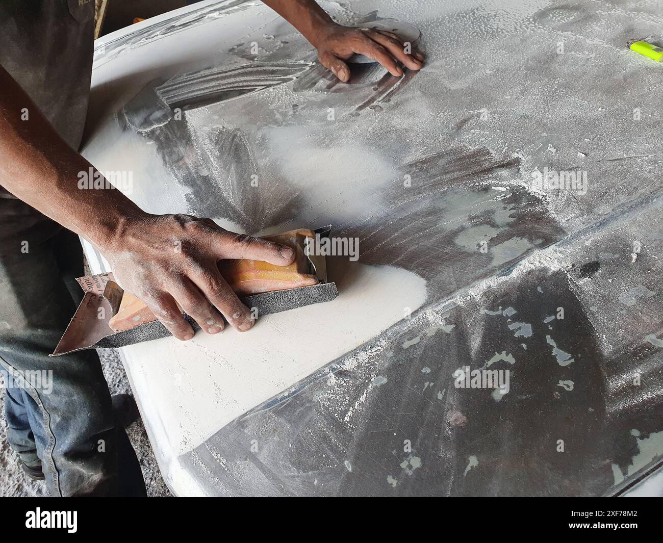 Car mechanic sanding hi-res stock photography and images - Alamy