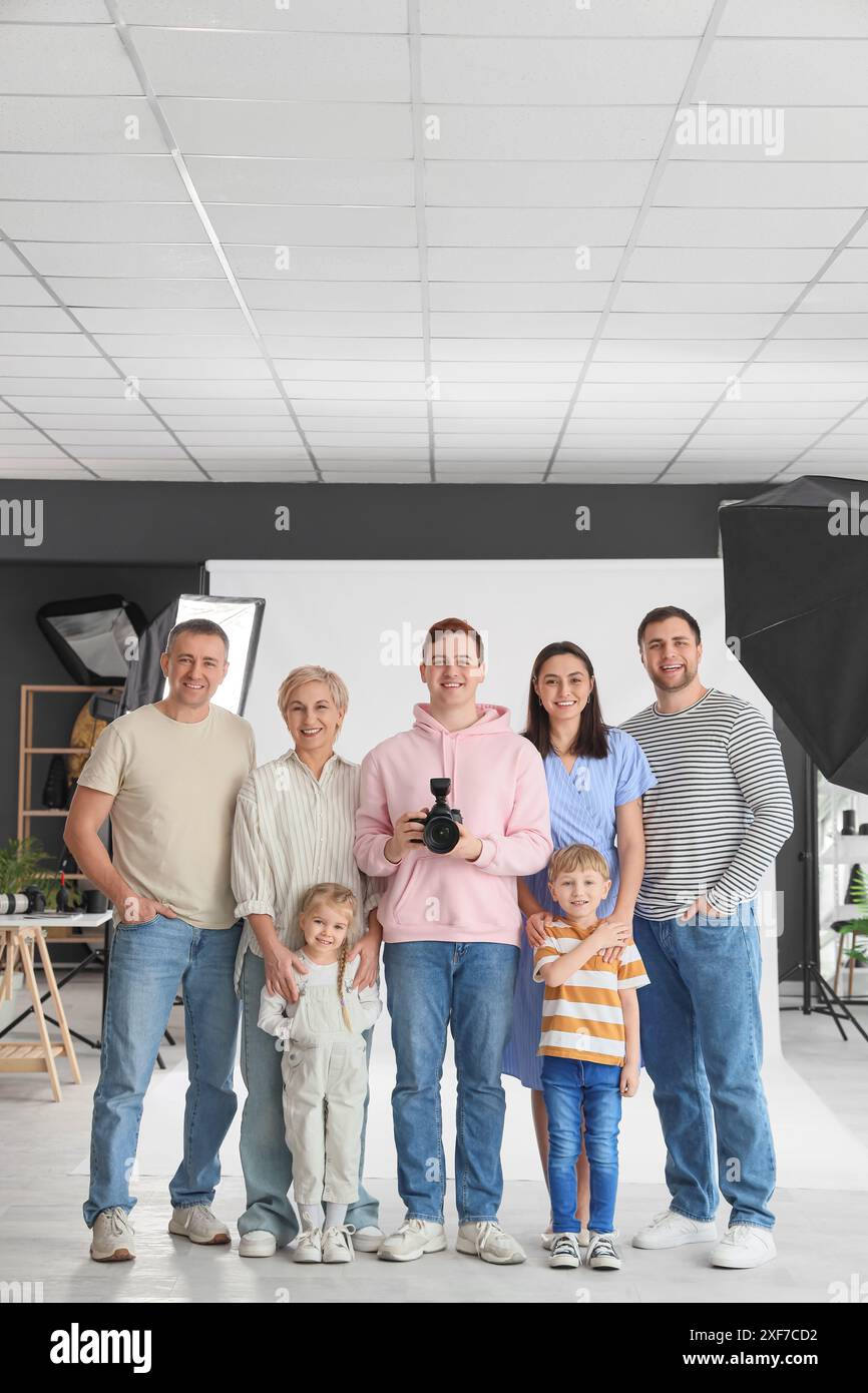 Big family photo shoot hi-res stock photography and images - Alamy