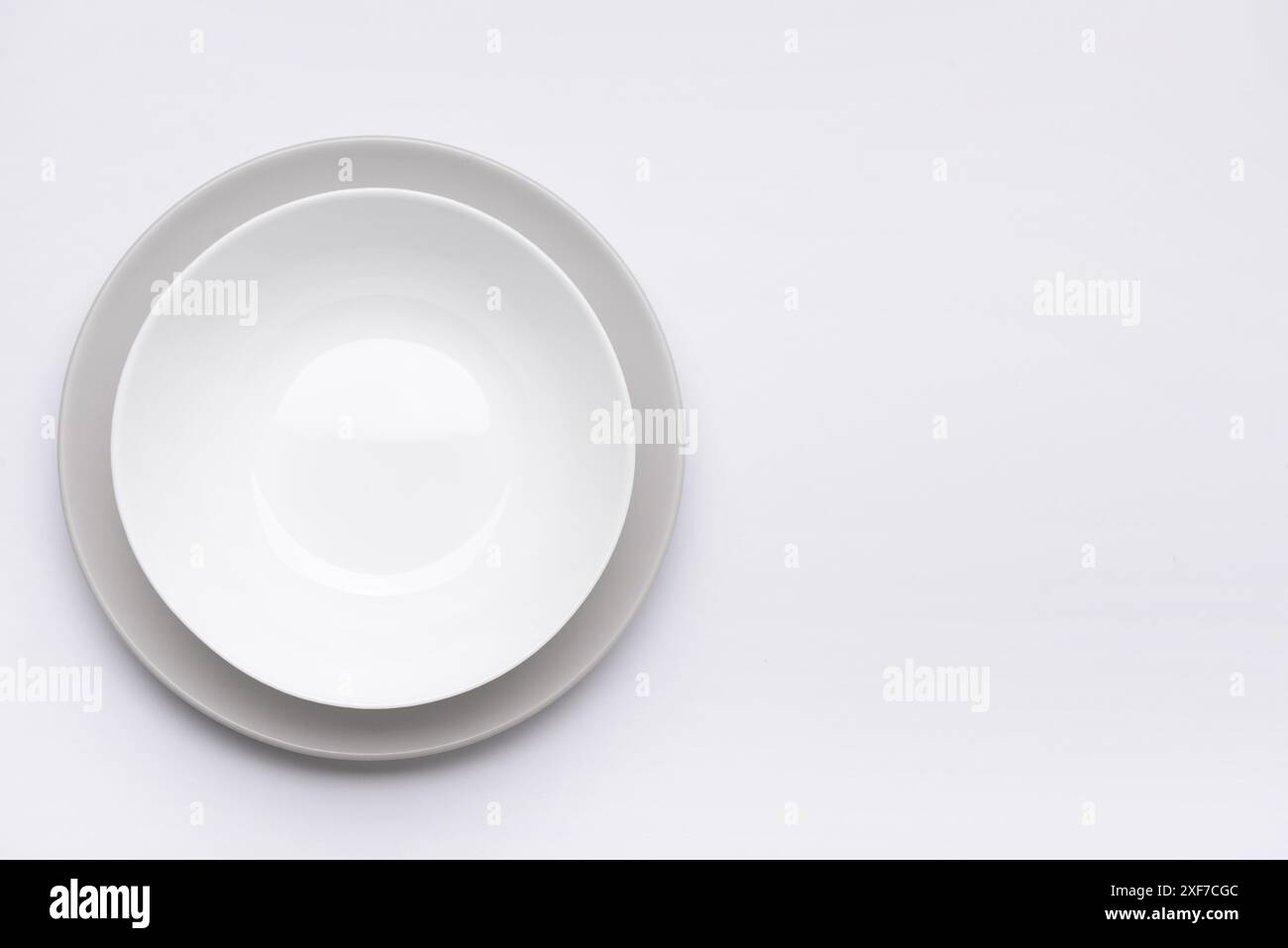 Clean white plates on white background Stock Photo - Alamy