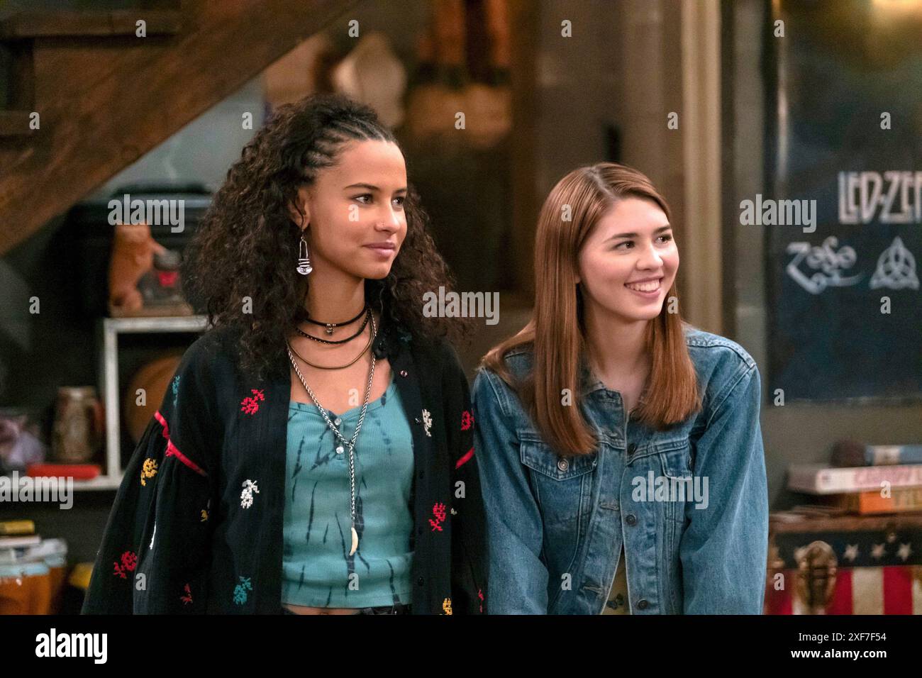 THAT '90S SHOW, (aka THAT 90S SHOW), from left: Ashley Aufderheide ...