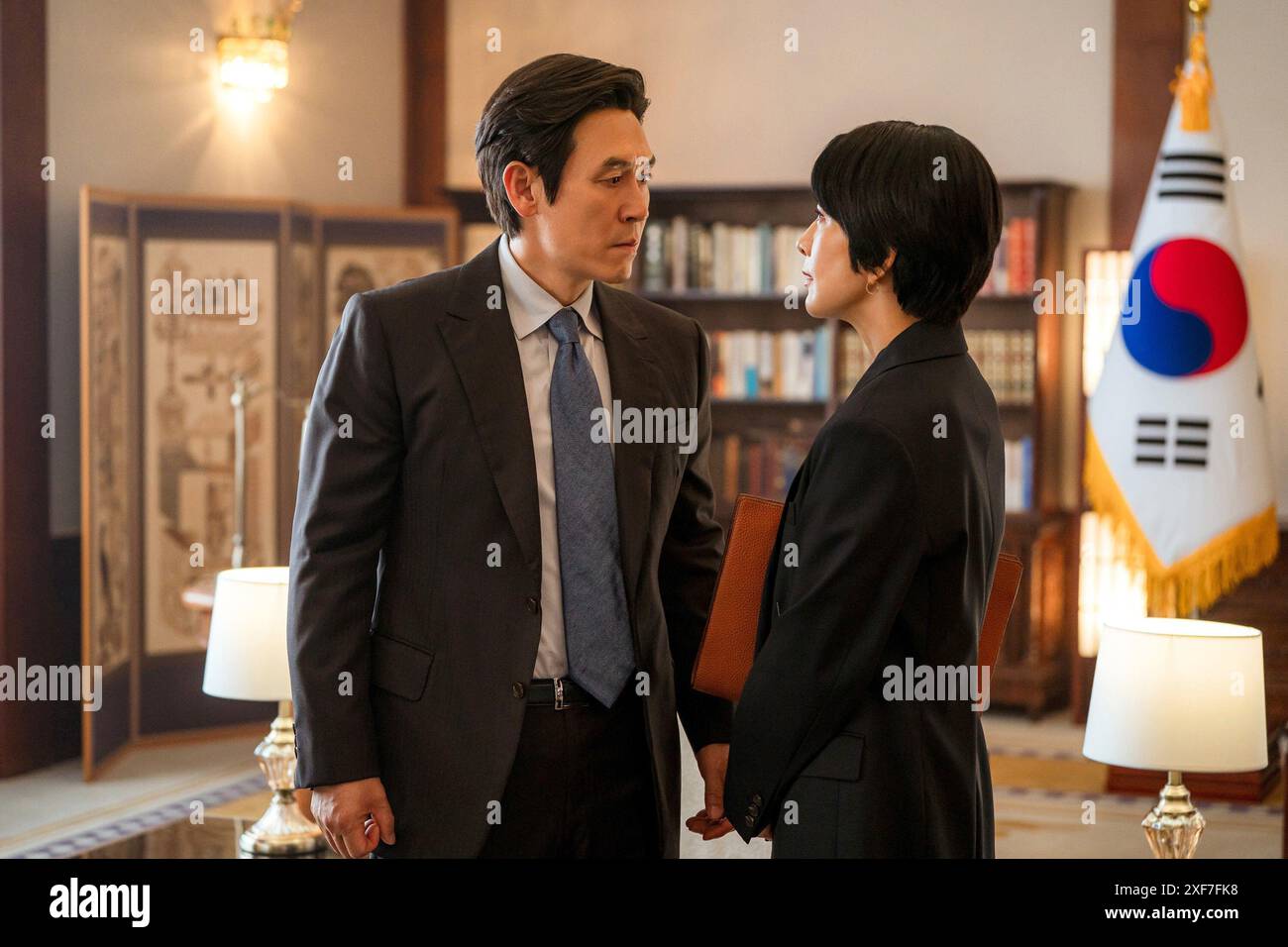 THE WHIRLWIND, (aka DOLPUNG), from left: SUL Kyung-gu, KIM Hee-ae ...