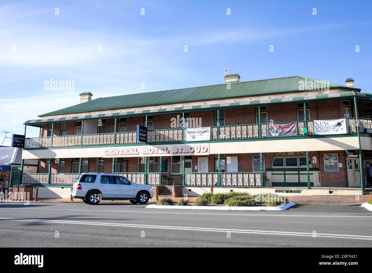 Australian hotel and public house bar, The Central Hotel Stroud in the ...