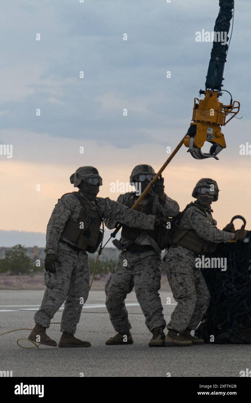 Combat logistics battalion 13 hi-res stock photography and images - Alamy