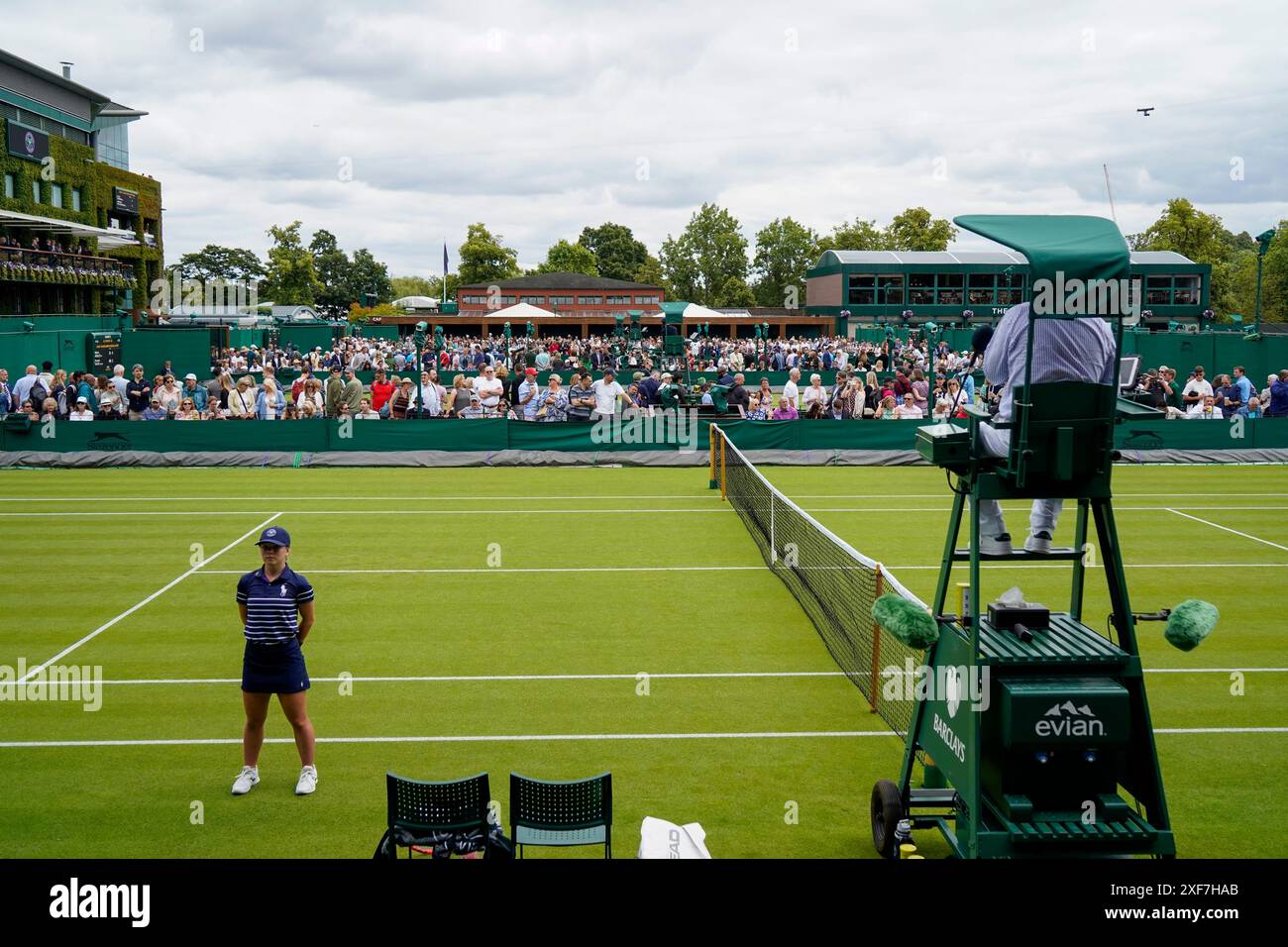 Wimbledon outside courts hi-res stock photography and images - Alamy