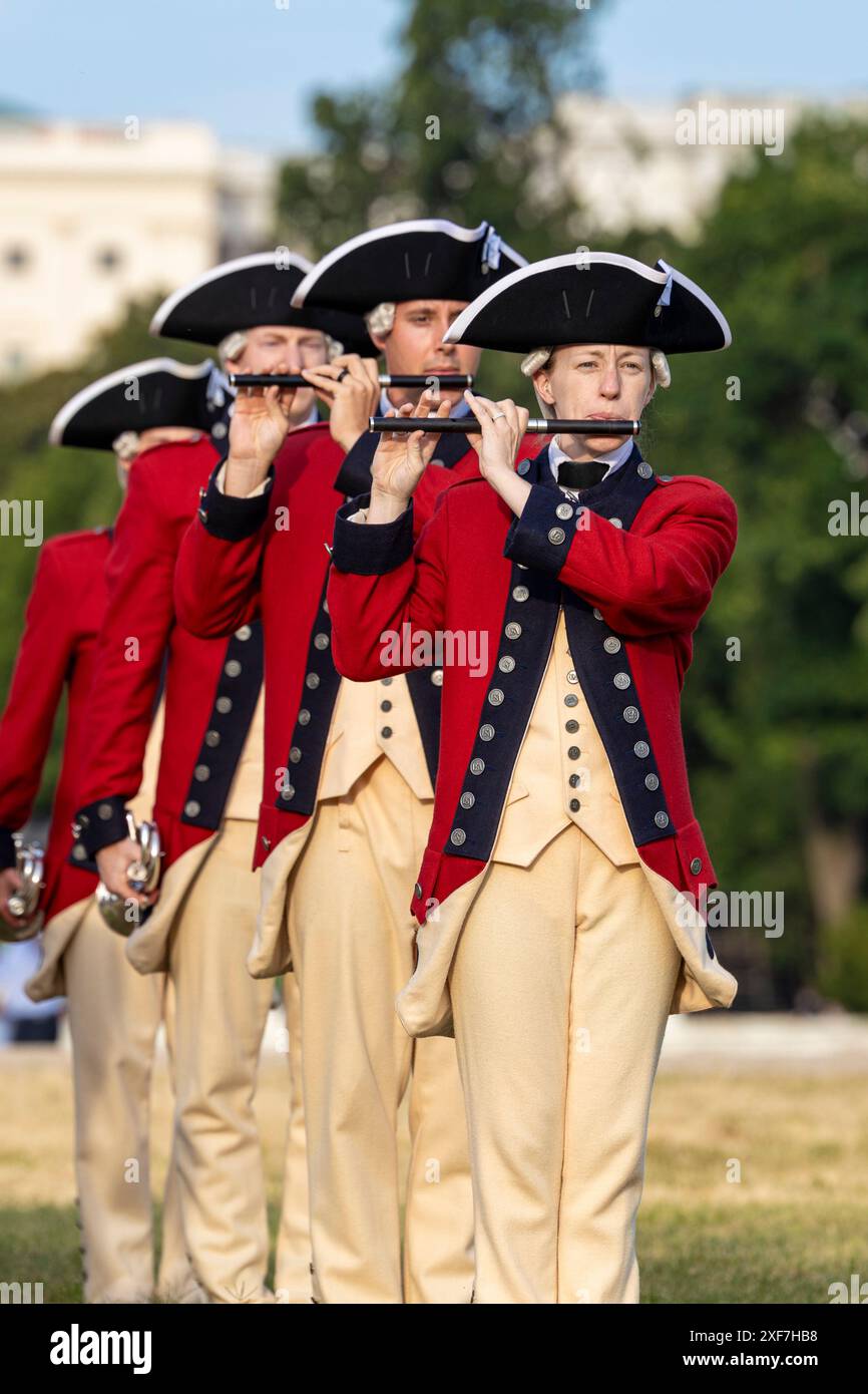The 3d U.S. Infantry Fife and Drum Corps and U.S. Army Drill team ...