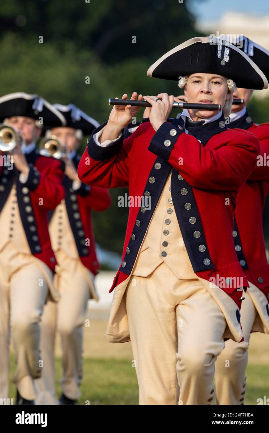 The 3d U.S. Infantry Fife and Drum Corps and U.S. Army Drill team ...