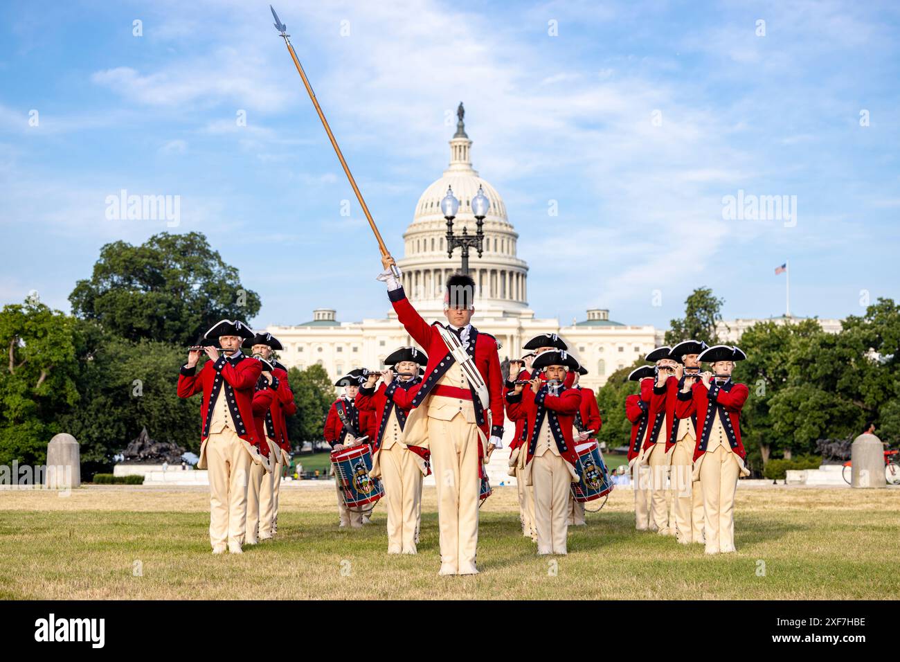 The 3d U.S. Infantry Fife and Drum Corps and U.S. Army Drill team ...