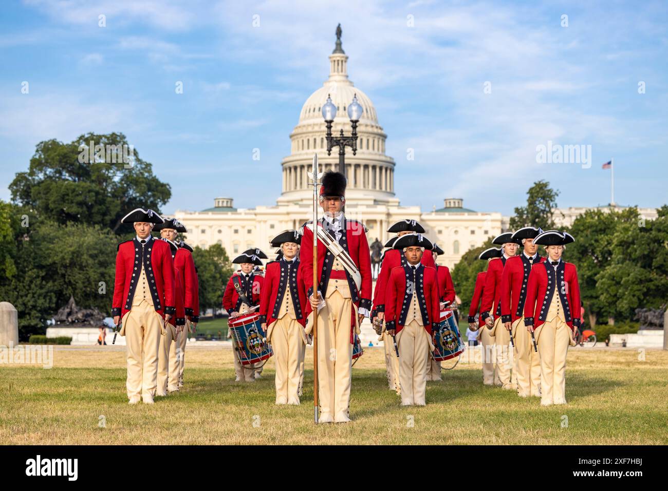 The 3d U.S. Infantry Fife and Drum Corps and U.S. Army Drill team ...