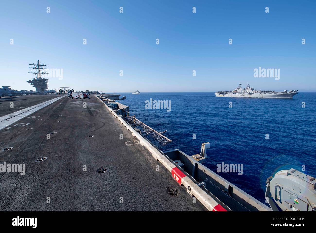 Hms duncan d 37 hi-res stock photography and images - Alamy