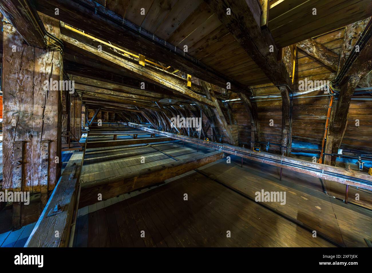 The roof truss of Bremen's Old Town Hall has a special structural ...