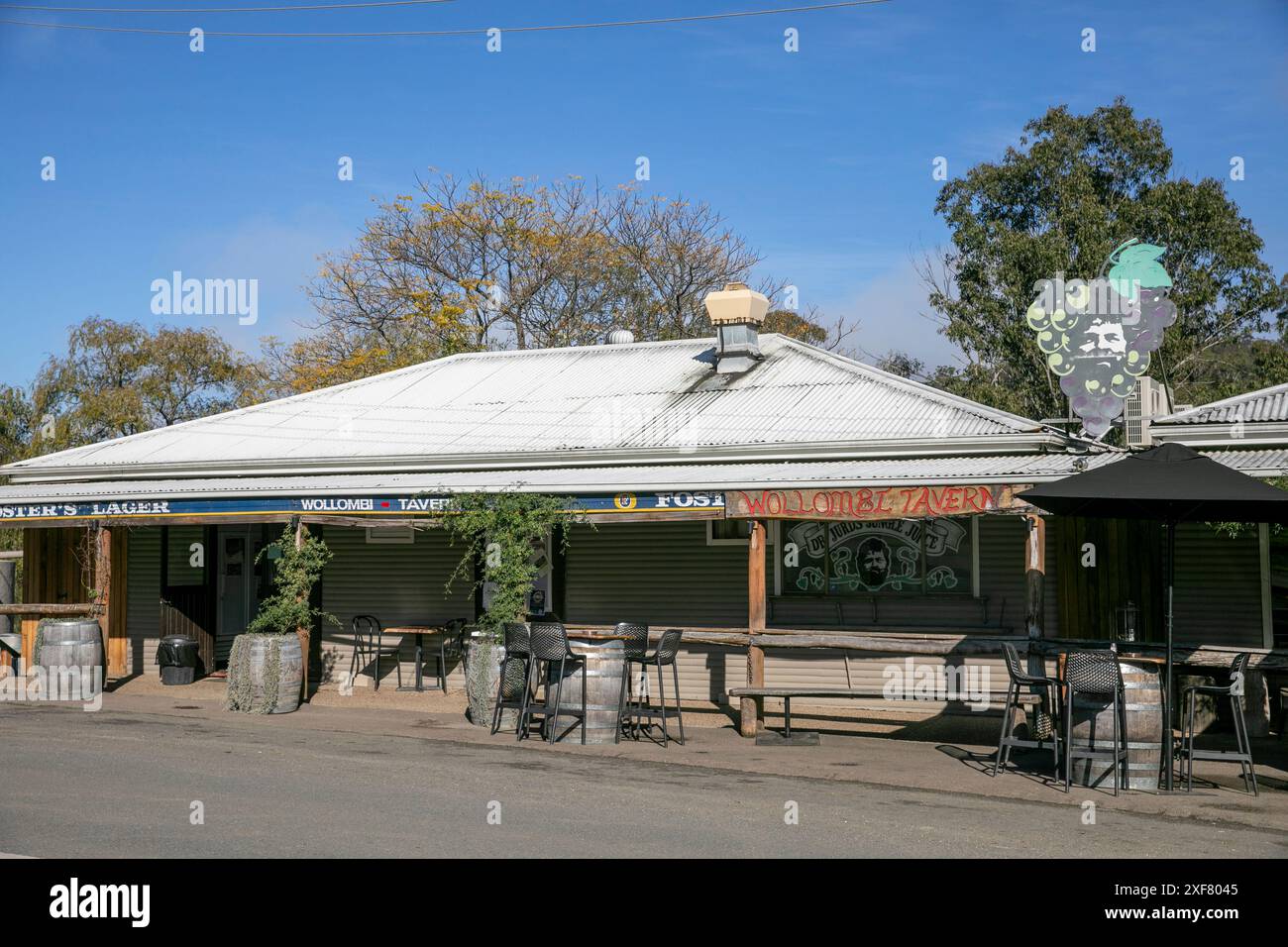 Australian pub, The Wollombi Village Tavern public house selling ...