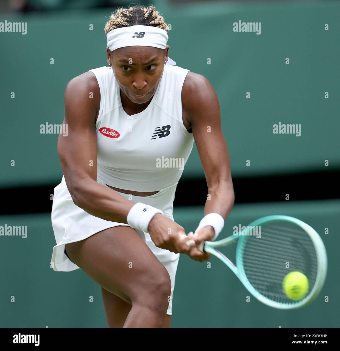 (240702) -- LONDON, July 2, 2024 (Xinhua) -- Coco Gauff hits a return ...
