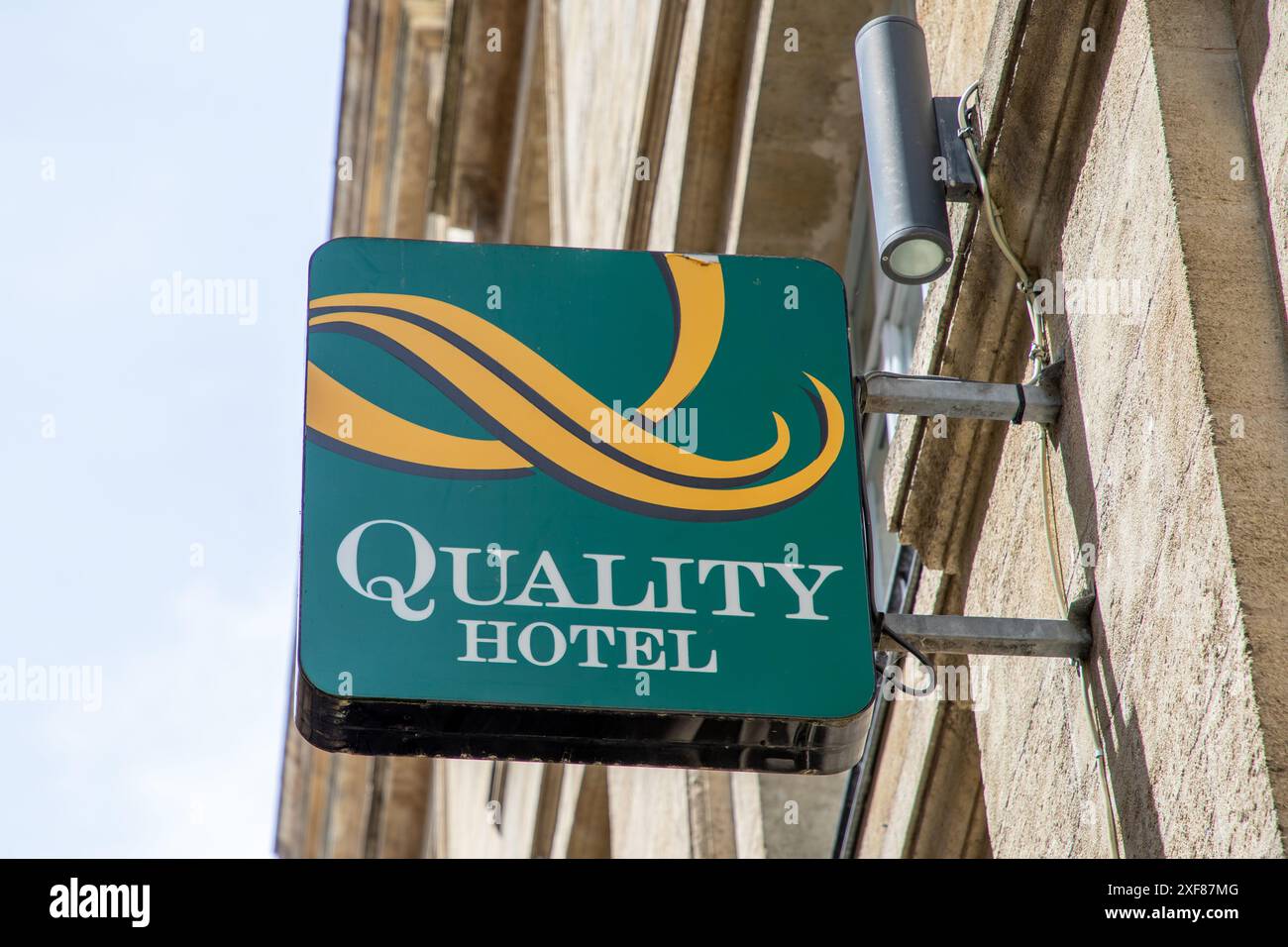 Front entrance check in building hi-res stock photography and images ...