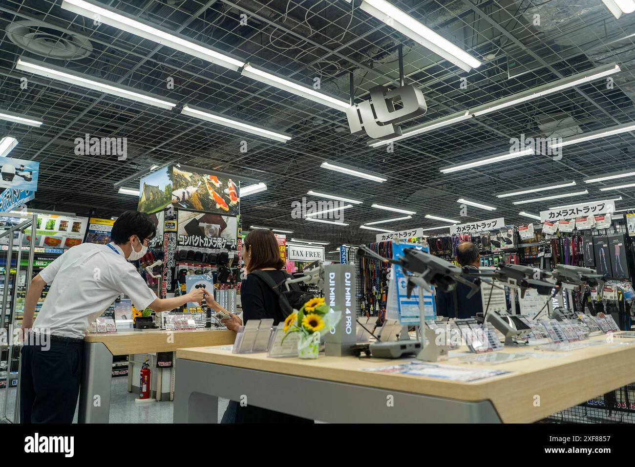 Osaka japan yodobashi camera hi-res stock photography and images - Alamy