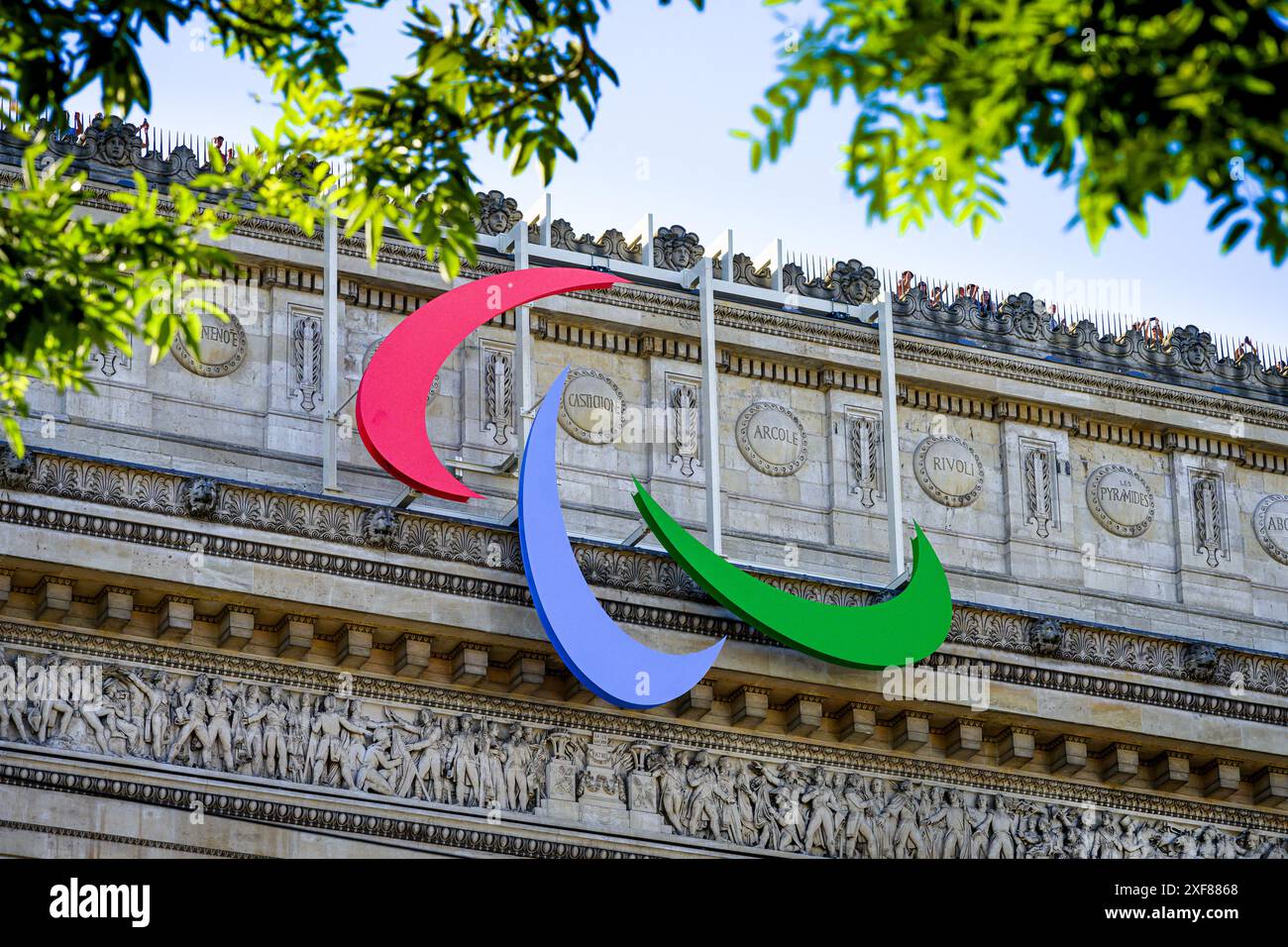 FRANCE. PARIS (75) 8TH DISTRICT. THE "AGITOS", EMBLEMS OF THE PARIS ...