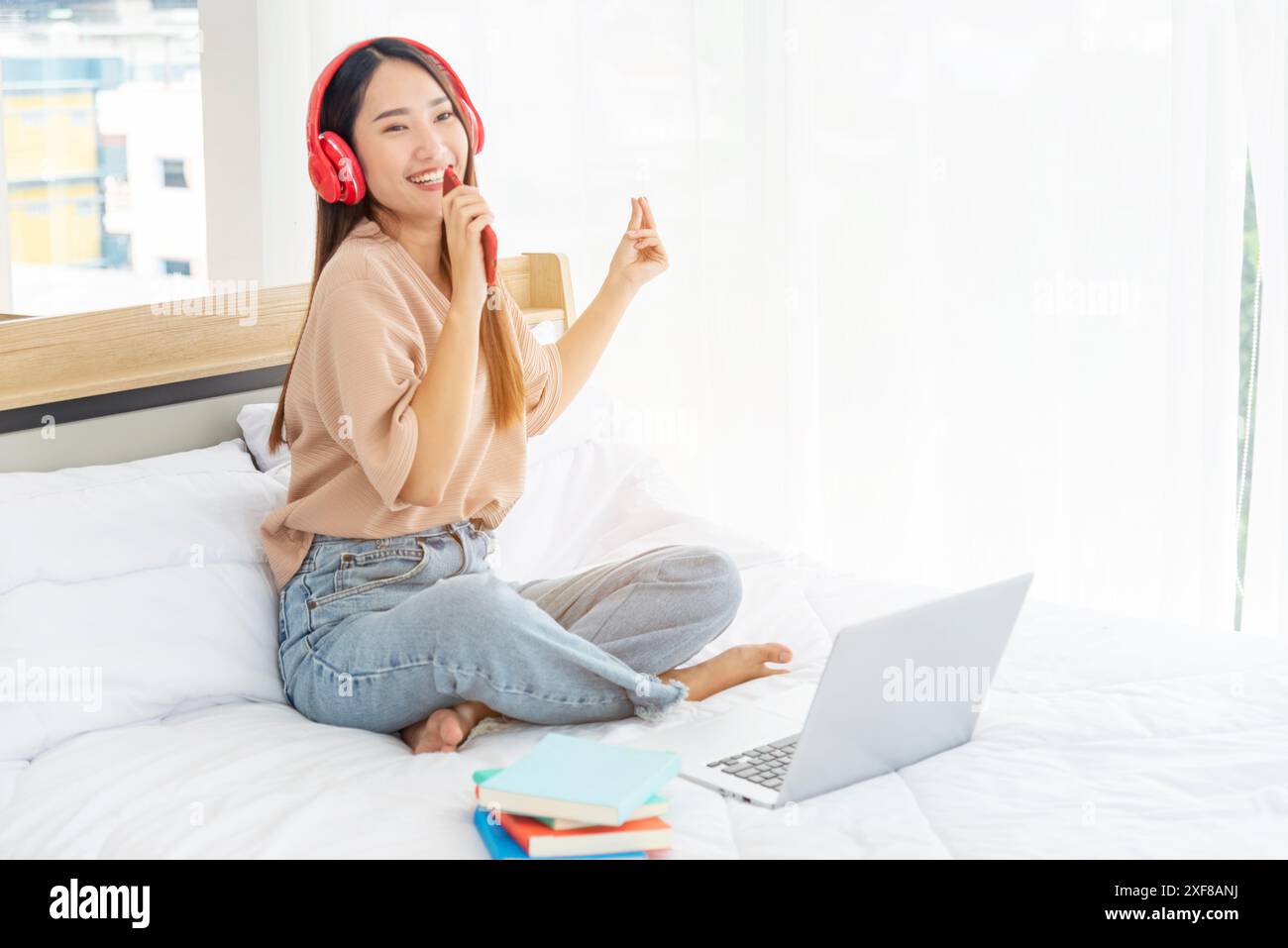 Listen relax hi-res stock photography and images - Alamy