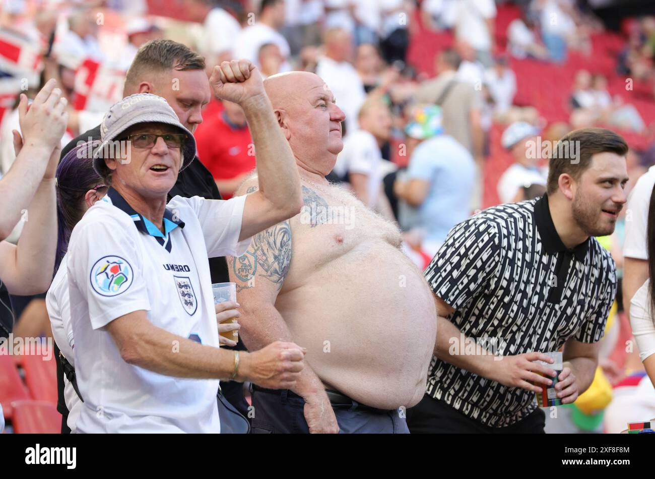 Fat Soccer Fans 2022 Panini Score NFL Football Fat Pack Cello Box