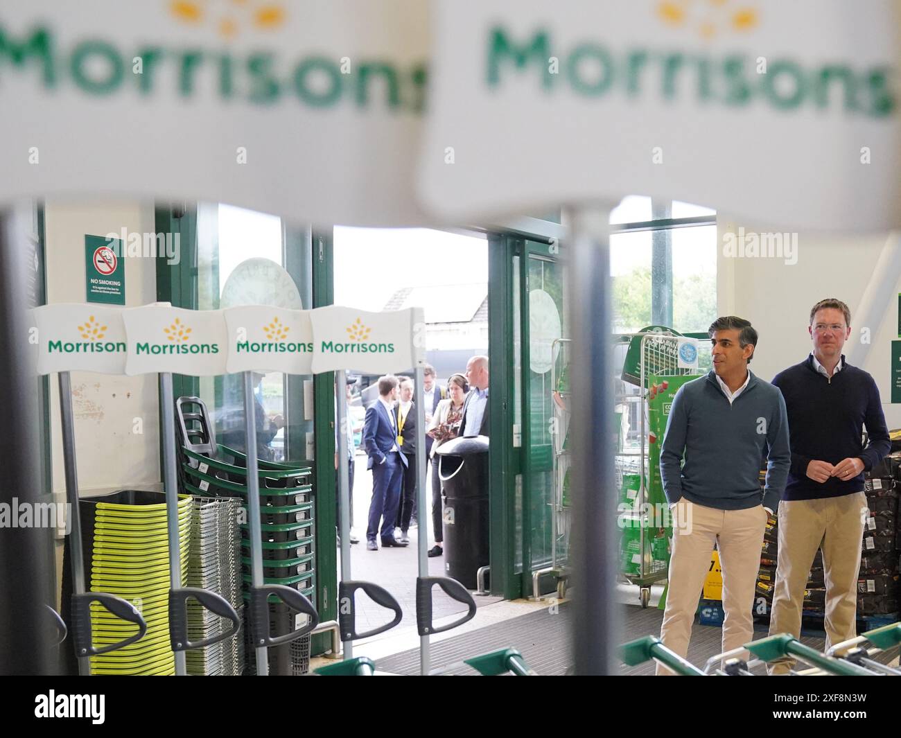 Prime Minister Rishi Sunak with Robert Courts parliamentary candidate ...