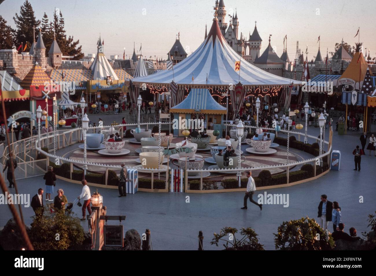 Walt disney disneyland 1964 hi-res stock photography and images - Alamy