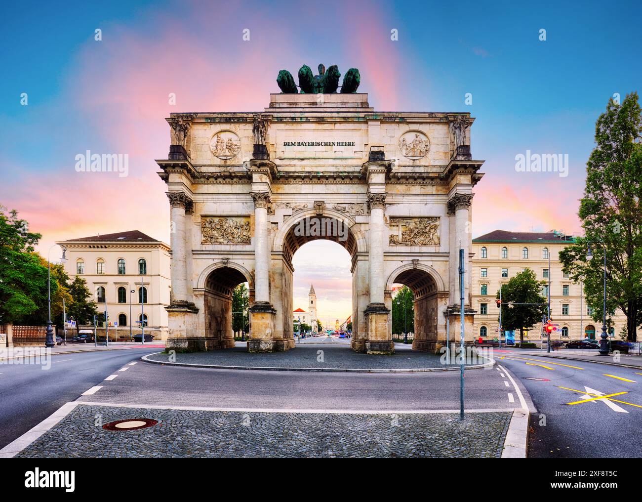 Siegestor gate ludwigstrasse street hi-res stock photography and images ...