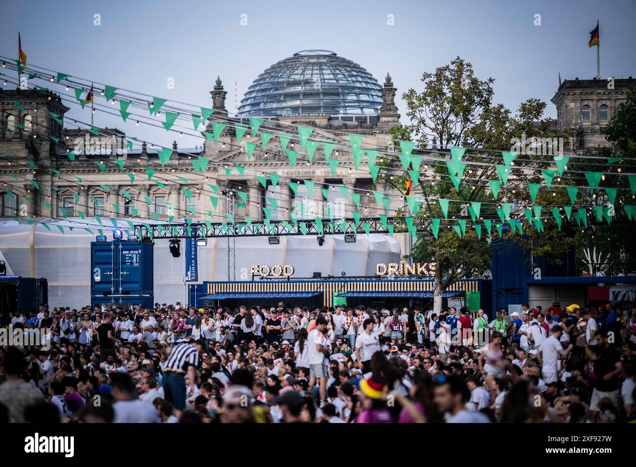 Fanzone at platz der republik berlin uefa euro 2024 atmosphere hi-res ...