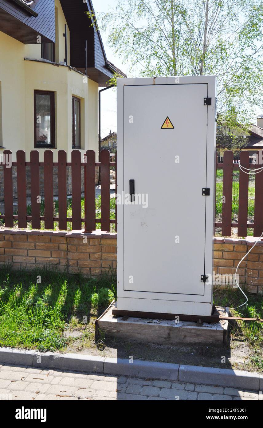 Electrical meter box on house hi-res stock photography and images - Alamy