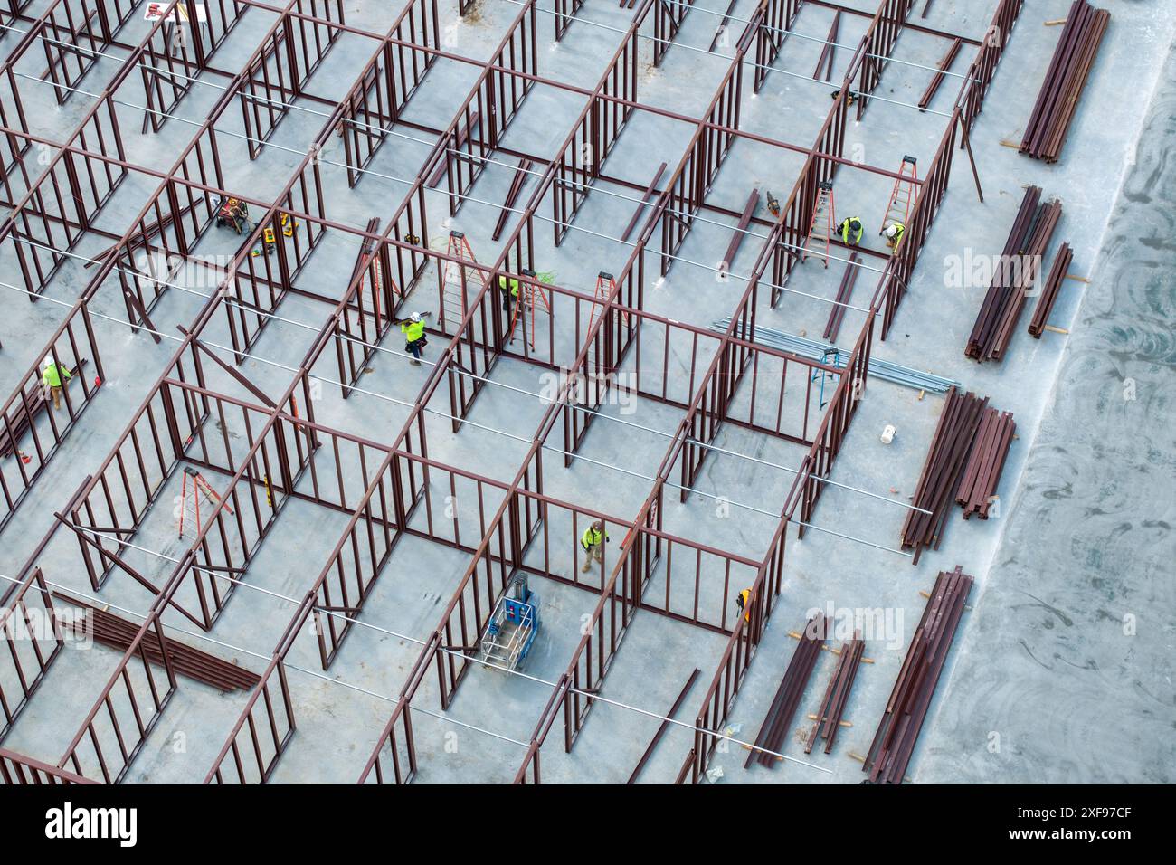Workers building walls metal aerial hi-res stock photography and images ...