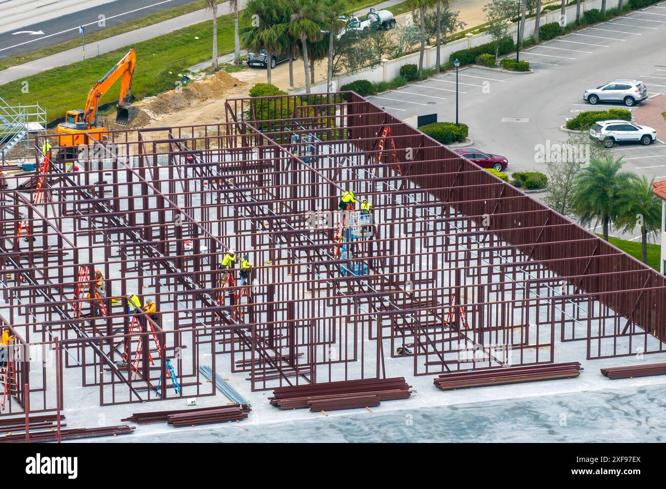 Construction site with many workers and equipment in Fort Myers ...