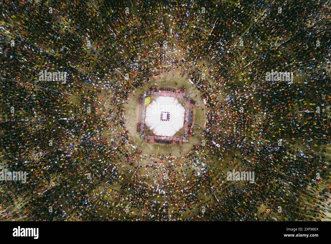 People dance at hindu Navratri festival the traditional Garba dance ...