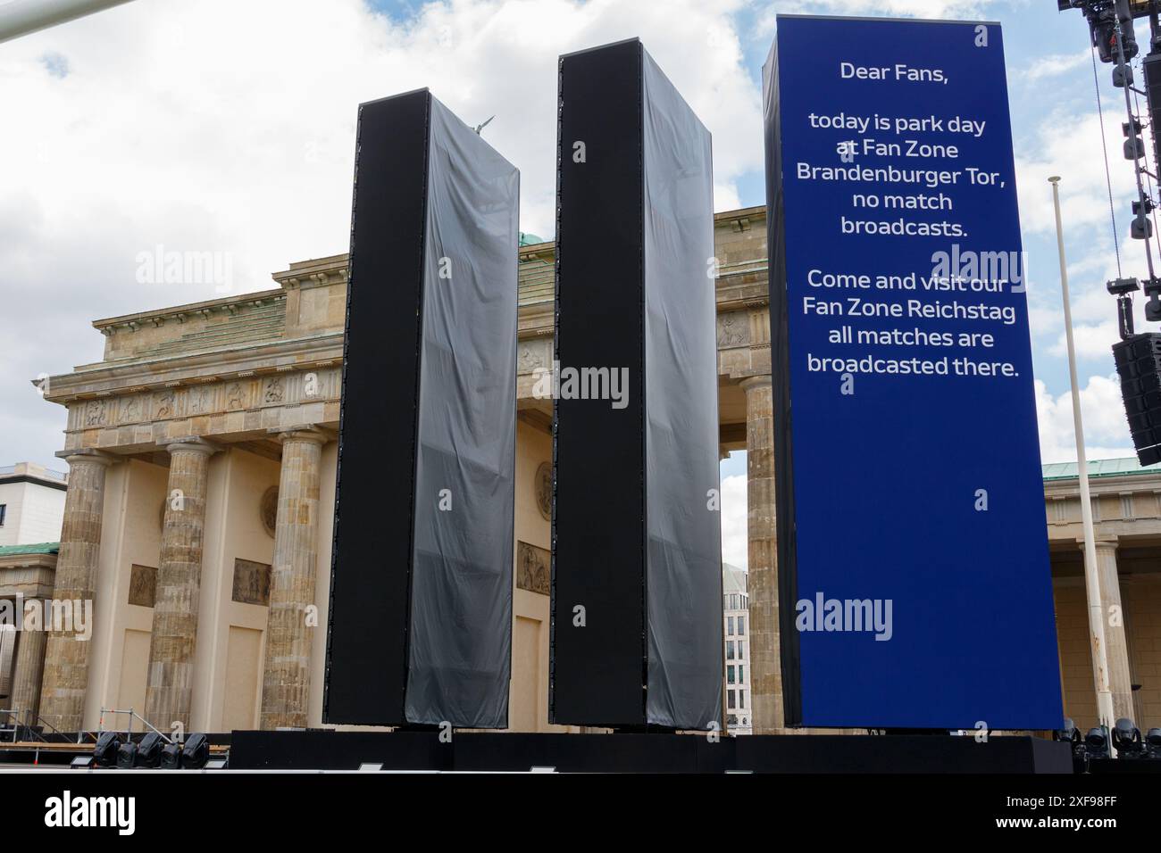 Euro 2024 germany brandenburg gate hi-res stock photography and images ...