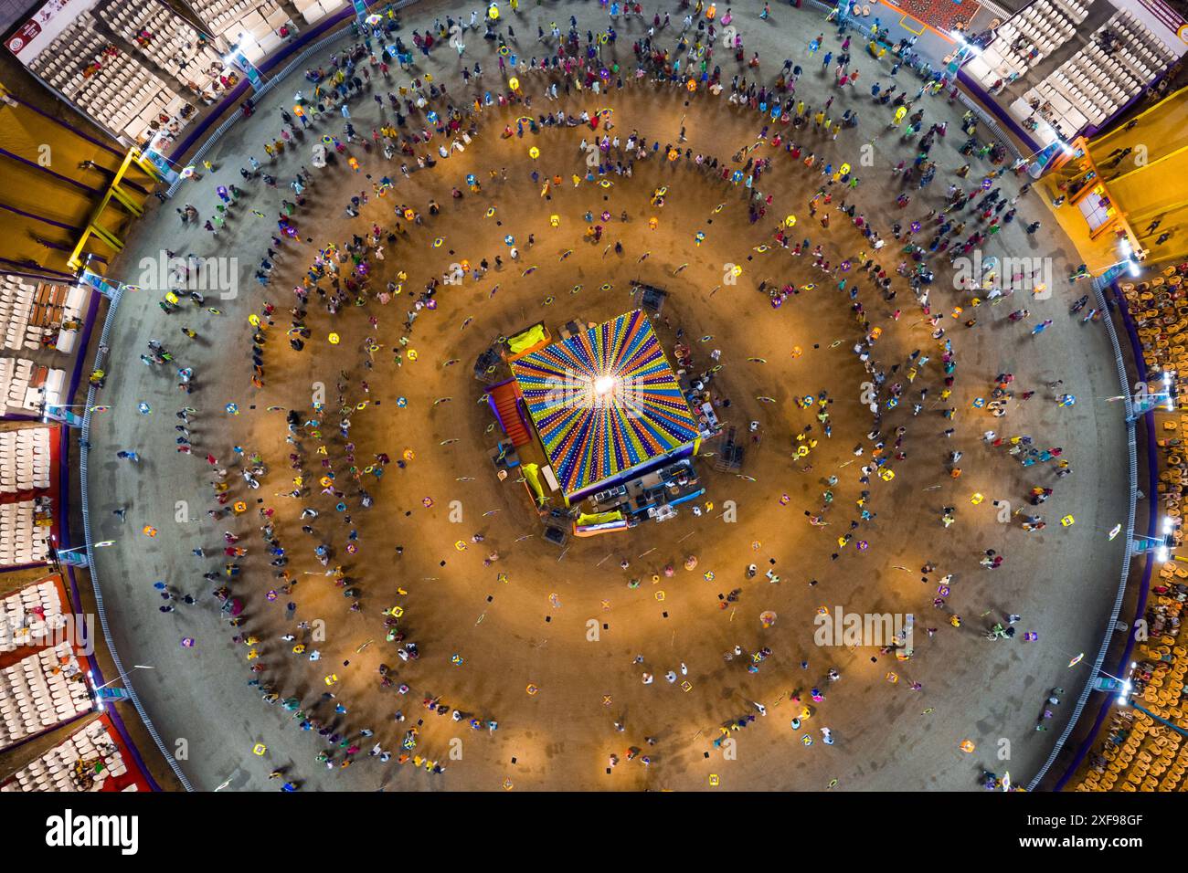 People dance at hindu Navratri festival the traditional Garba dance ...