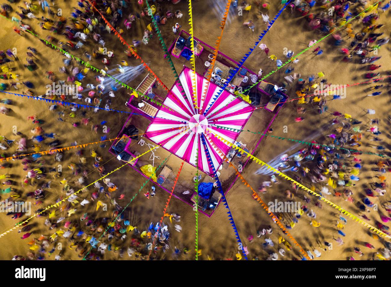 People dance at hindu Navratri festival the traditional Garba dance ...